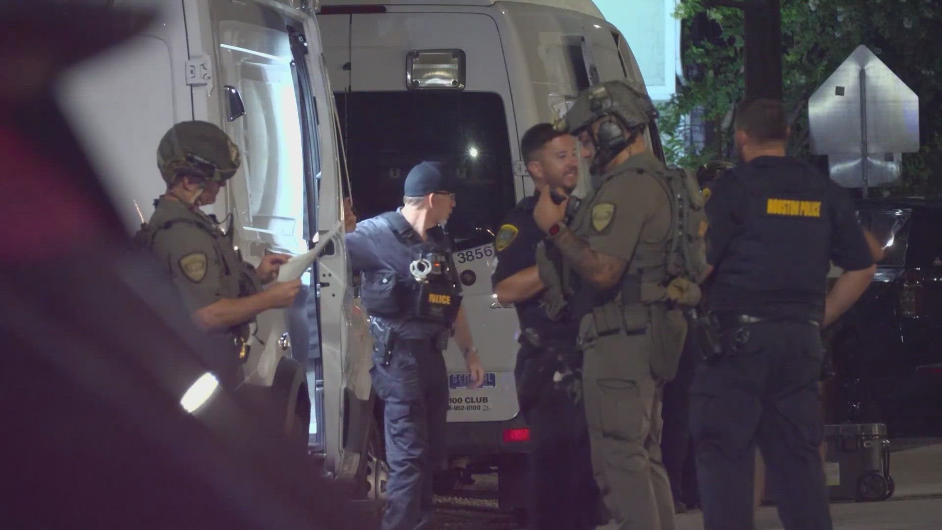 Officer shoots, kills woman in hours-long SWAT standoff in Heights area ...