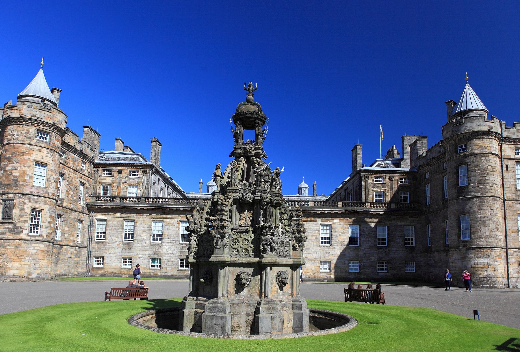A Long Weekend In Edinburgh: The Perfect Travel Itinerary