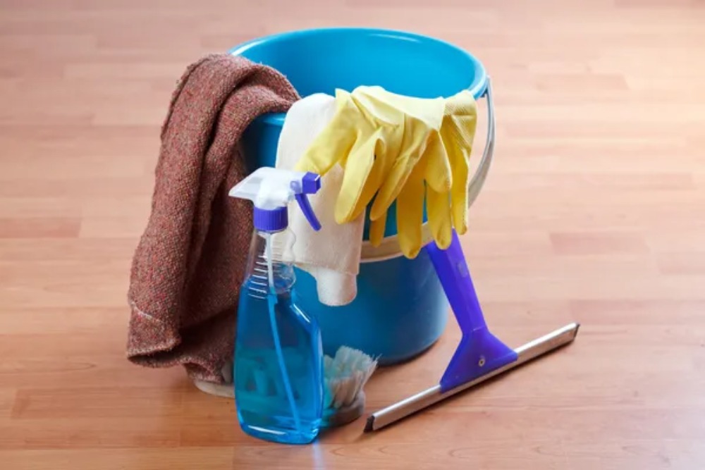 15 Cleaning Hacks Using Dollar Store Items