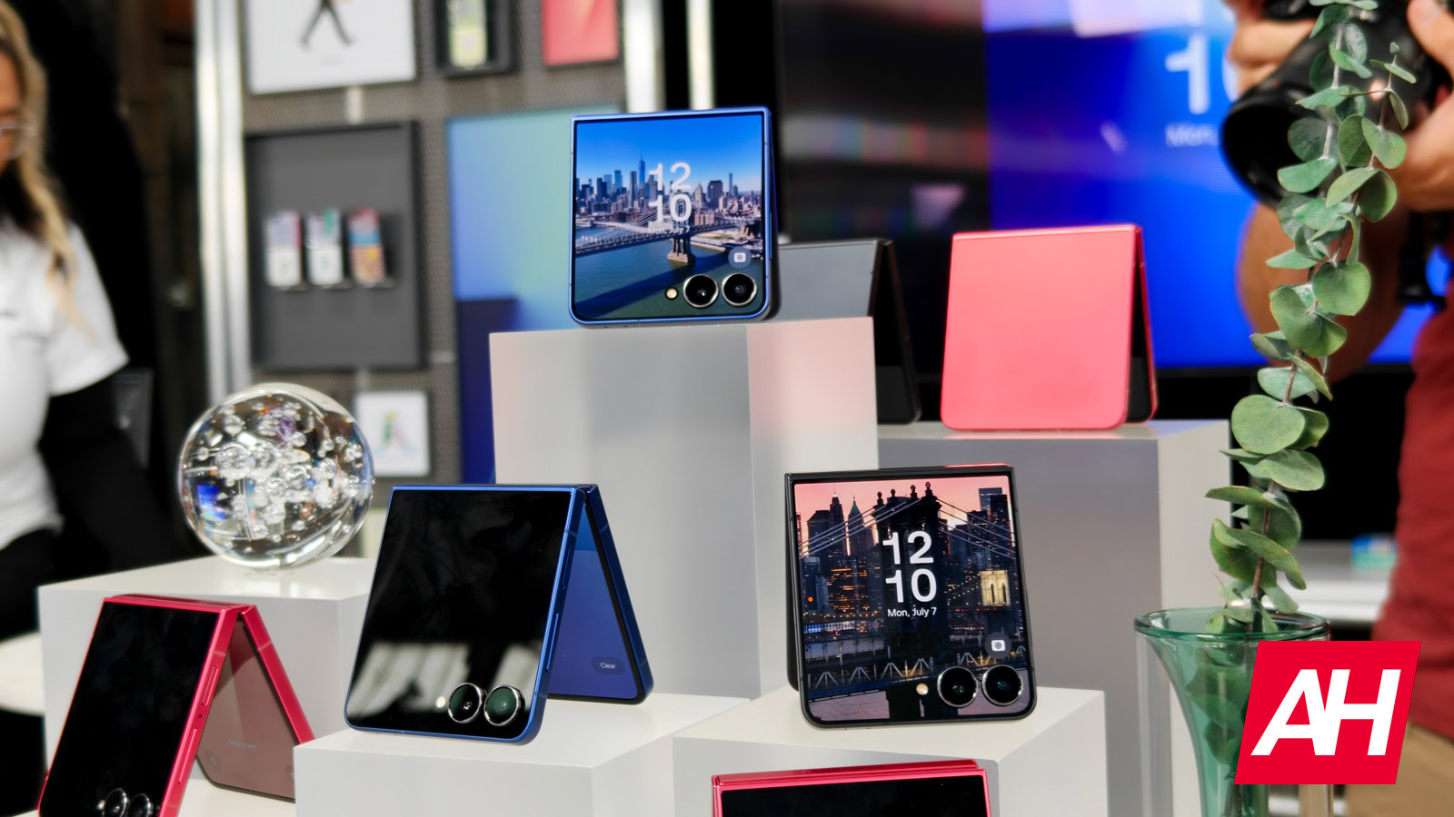 Samsung Galaxy Z Flip 7 Screen Size