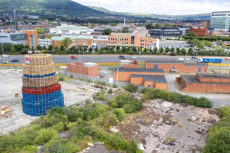 PSNI declare 'major incident' after south Belfast bonfire removal request