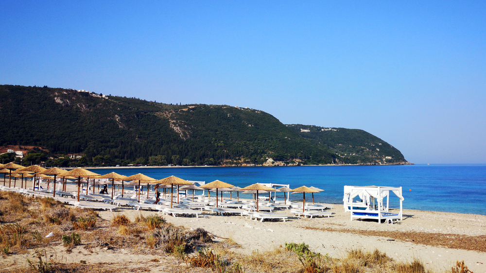 20 Beach Towns With Natural Rock Pools