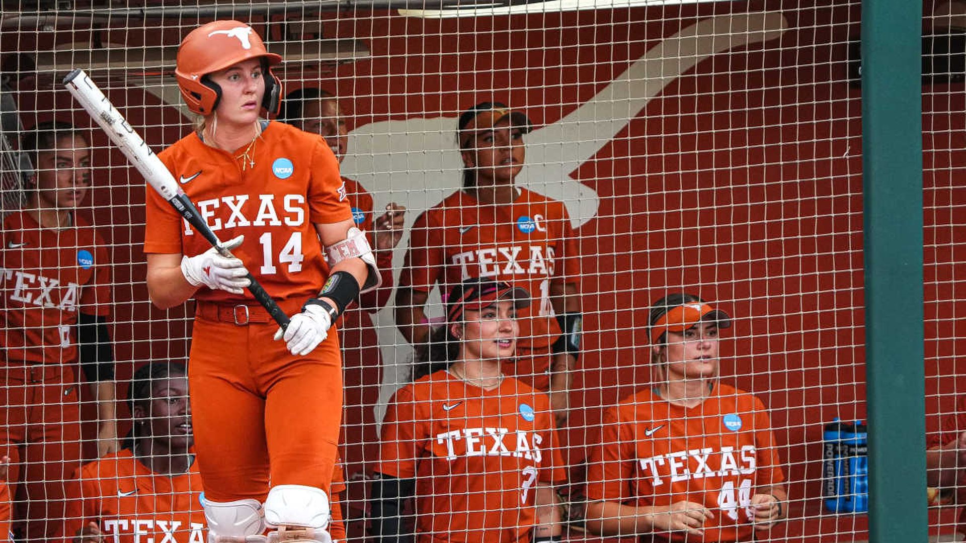 Catcher Reese Atwood receives 2025 Johnny Bench Award