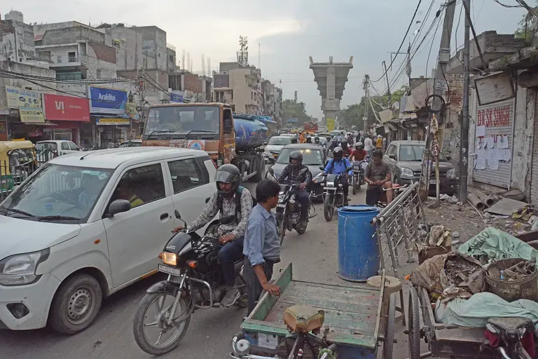 Metro work chokes key MB road
