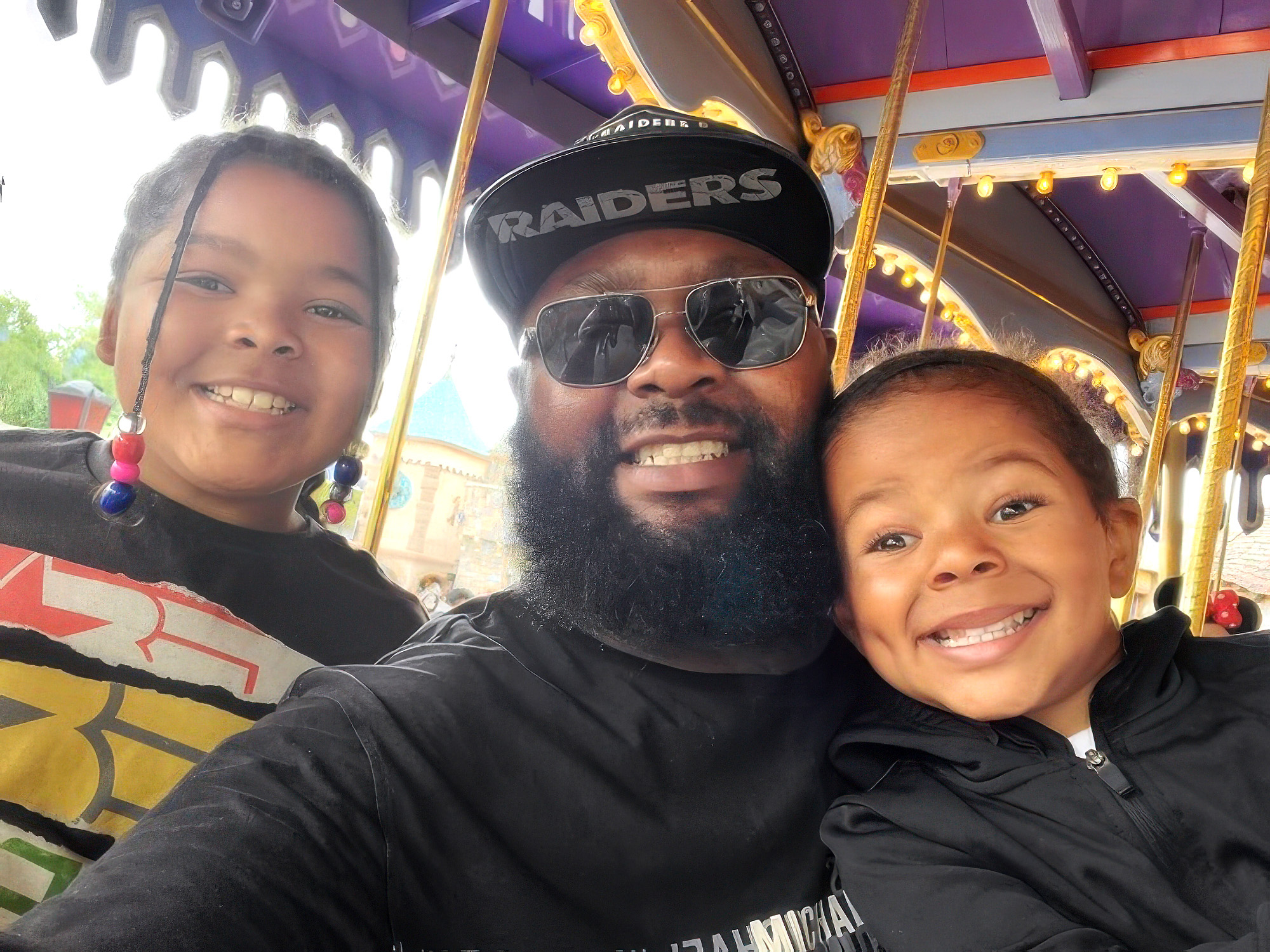 GoFundMe launched for Oakland father shot dead outside his home after ...
