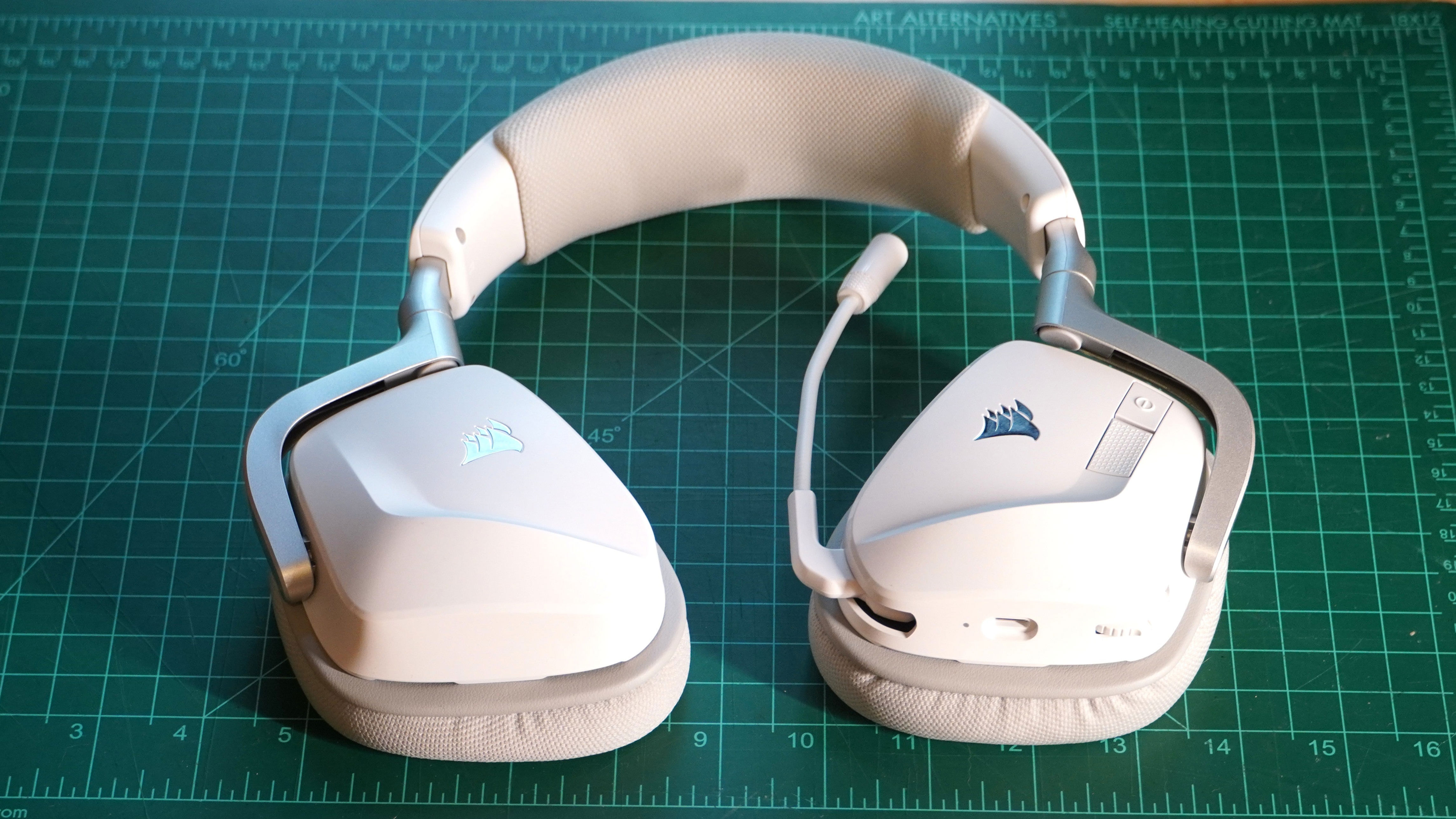 The Corsair Void V2 Is a Great Mid-Range Gaming Headset, Even if It's ...