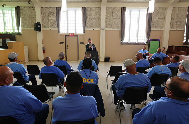 Santa Cruz rabbi brings purpose to incarcerated men through Choices for ...