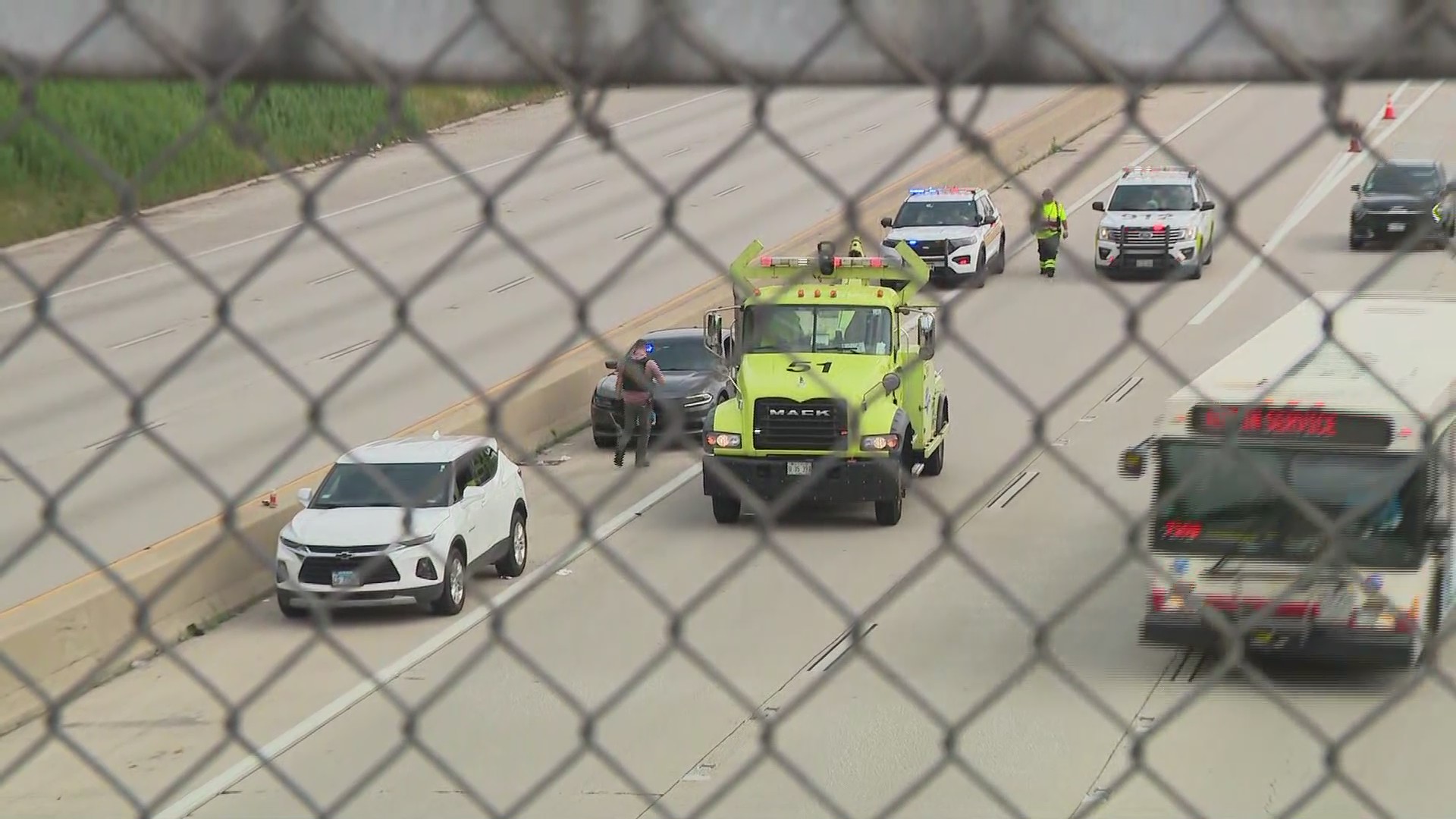 2 injured, lane closed after shooting on the Dan Ryan