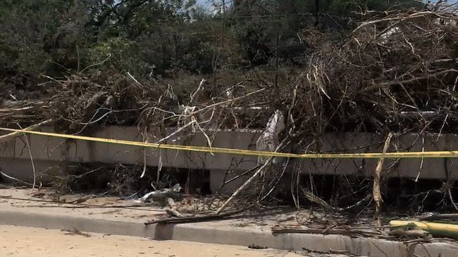 Texas Neighborhood Remains Cut Off Days After Deadly Flooding Shifts ...