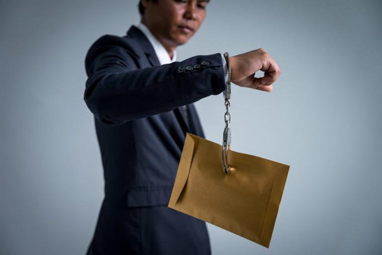 Manager of Industry, Arcadia Carthay Bank Indicted for Fraud