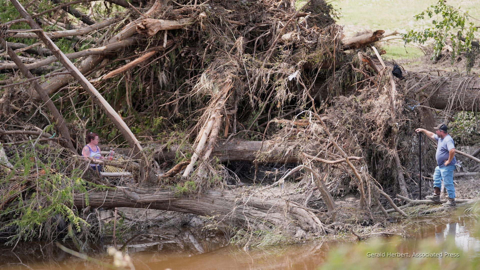 Mexican volunteers help Texas with rescue efforts in wake of deadly ...