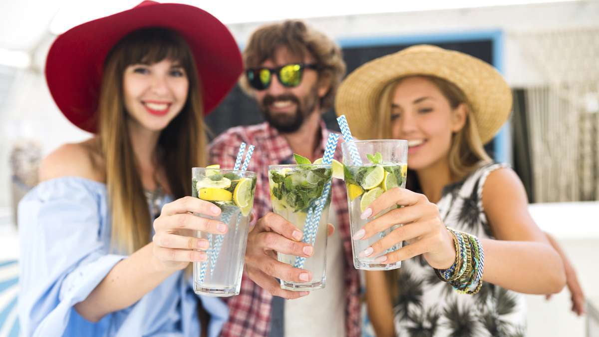 Cocktail dal mondo: 7 drink iconici per brindare come un local