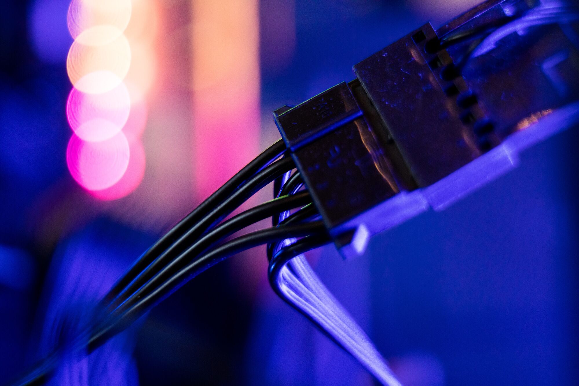 Senators Seek ‘Light Touch’ for Crypto Market as Democrats Balk