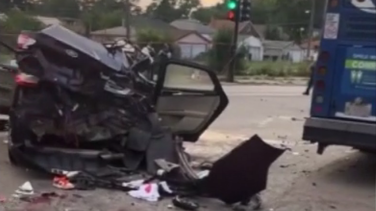 9 hospitalized after crash involving cars, Pace bus on Chicago's Far ...