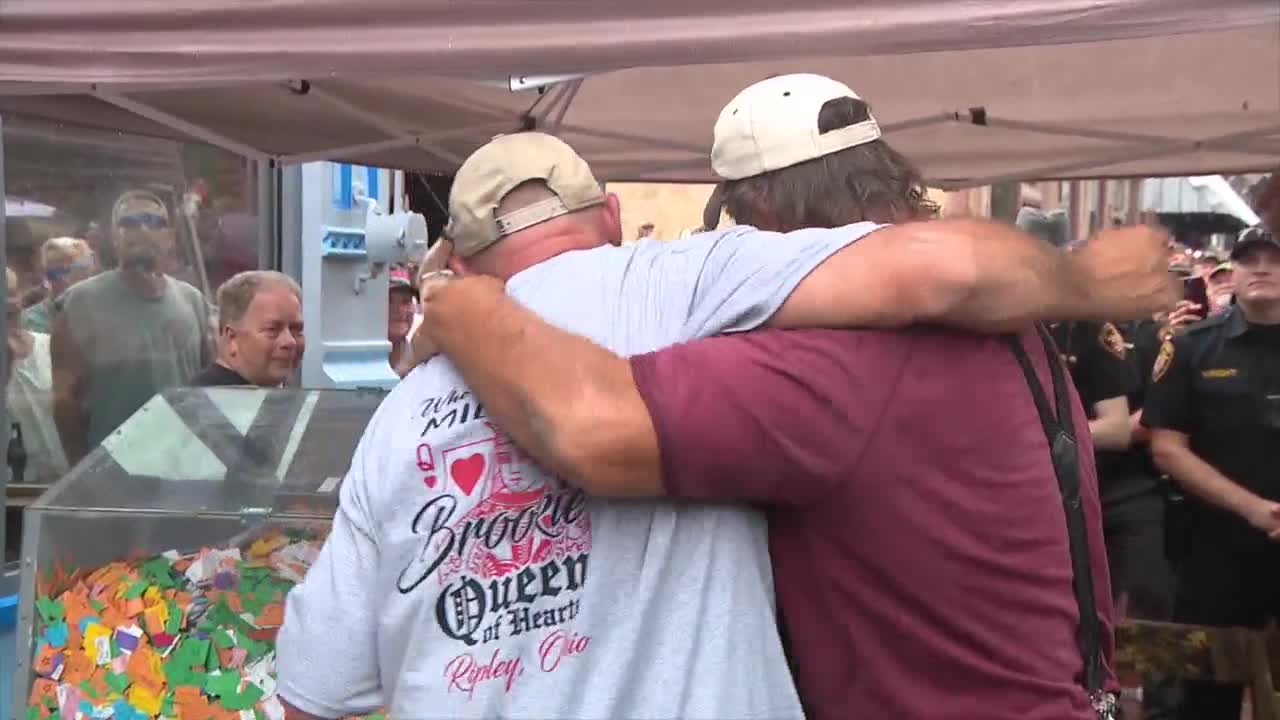 Tri-State man wins $1.65 million in viral Ohio bar raffle