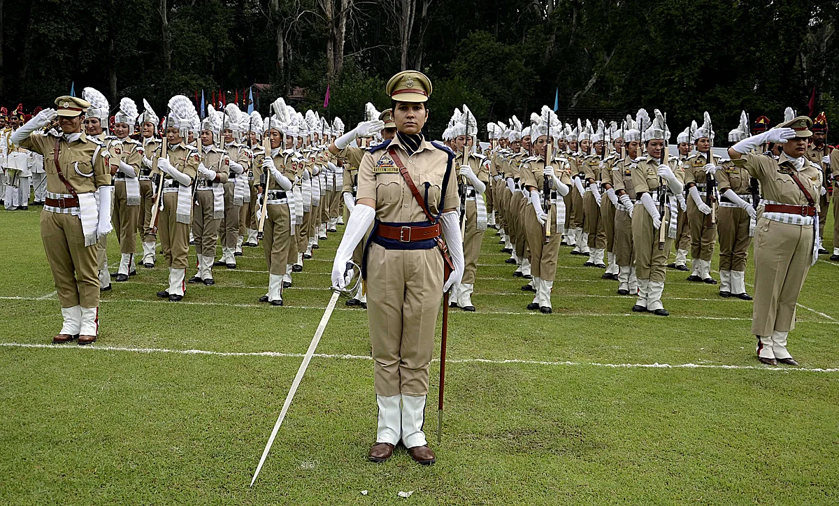 Bihar Police Bans Jewellery And Makeup For Women Officers On Duty To ...