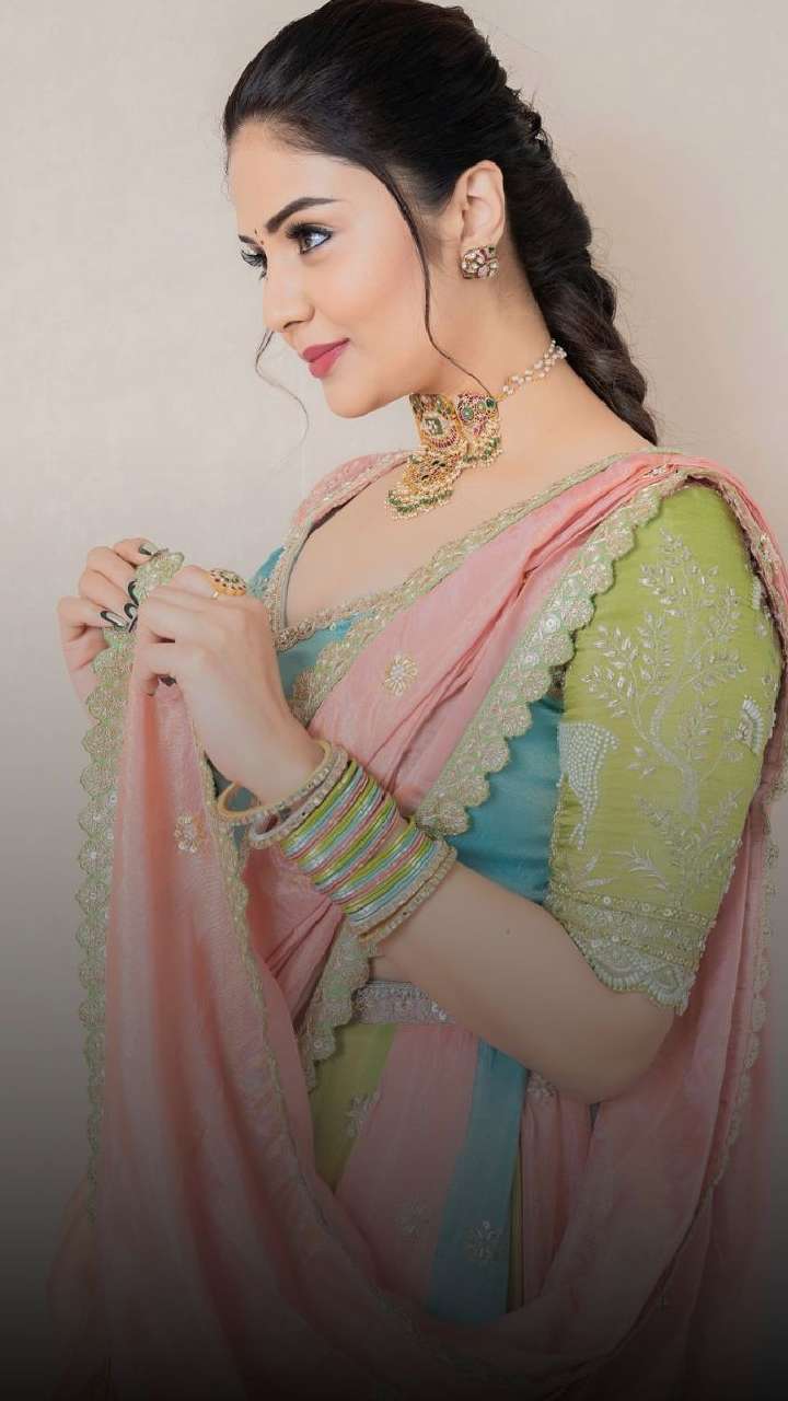 5 Fancy Stud Earrings By Sreemukhi For Regal Outfits