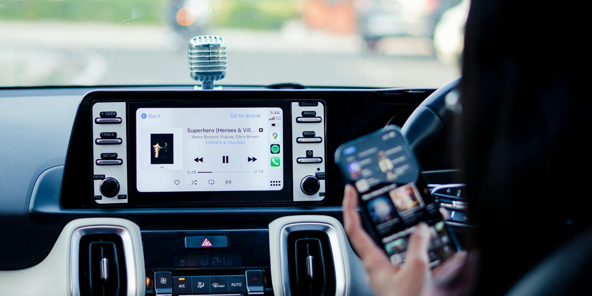 Apple CarPlay et Android Auto : cet adaptateur noté 4,8/5 va changer ...