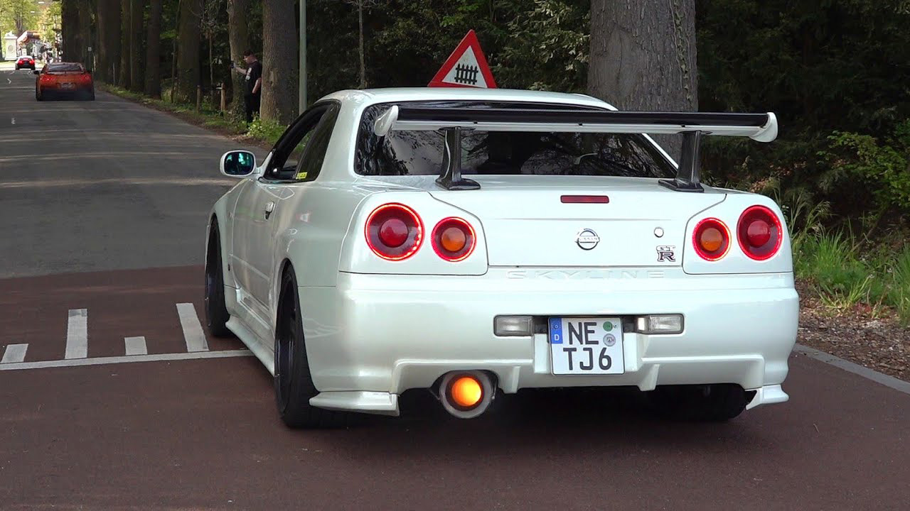 Modified Nissan GT-R R34 & R35 – Loud Accelerations at Europe’s Biggest ...