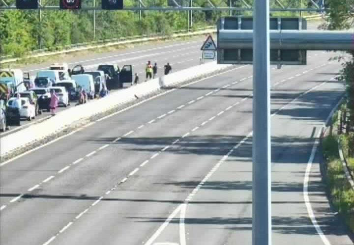 Major motorway closed in both directions in rush hour