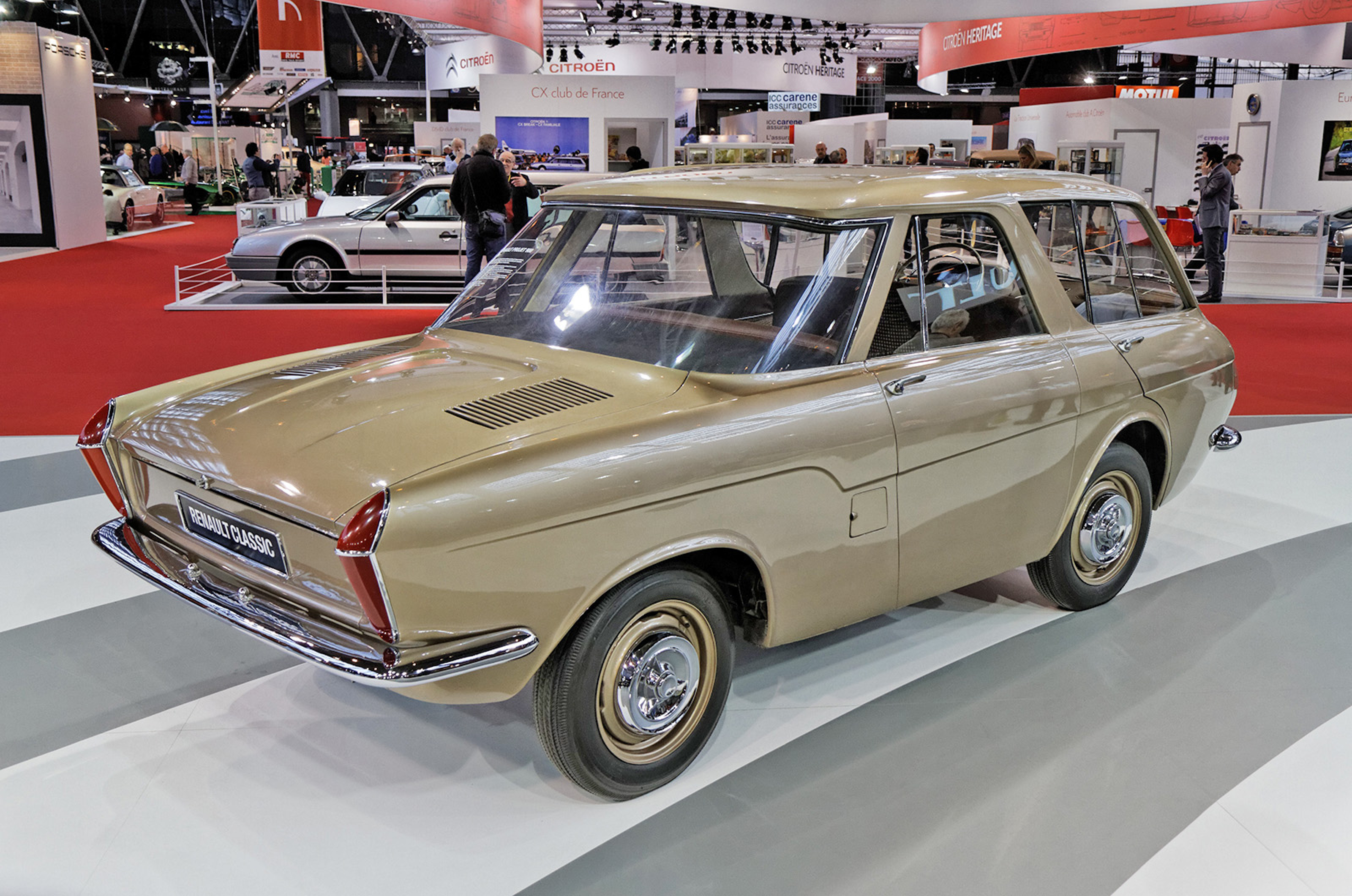 10 automóveis clássicos franceses excêntricos