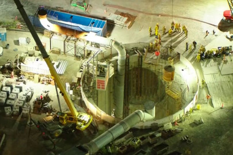 Major LA tunnel collapses trapping as many as 31 workers in rubble ...