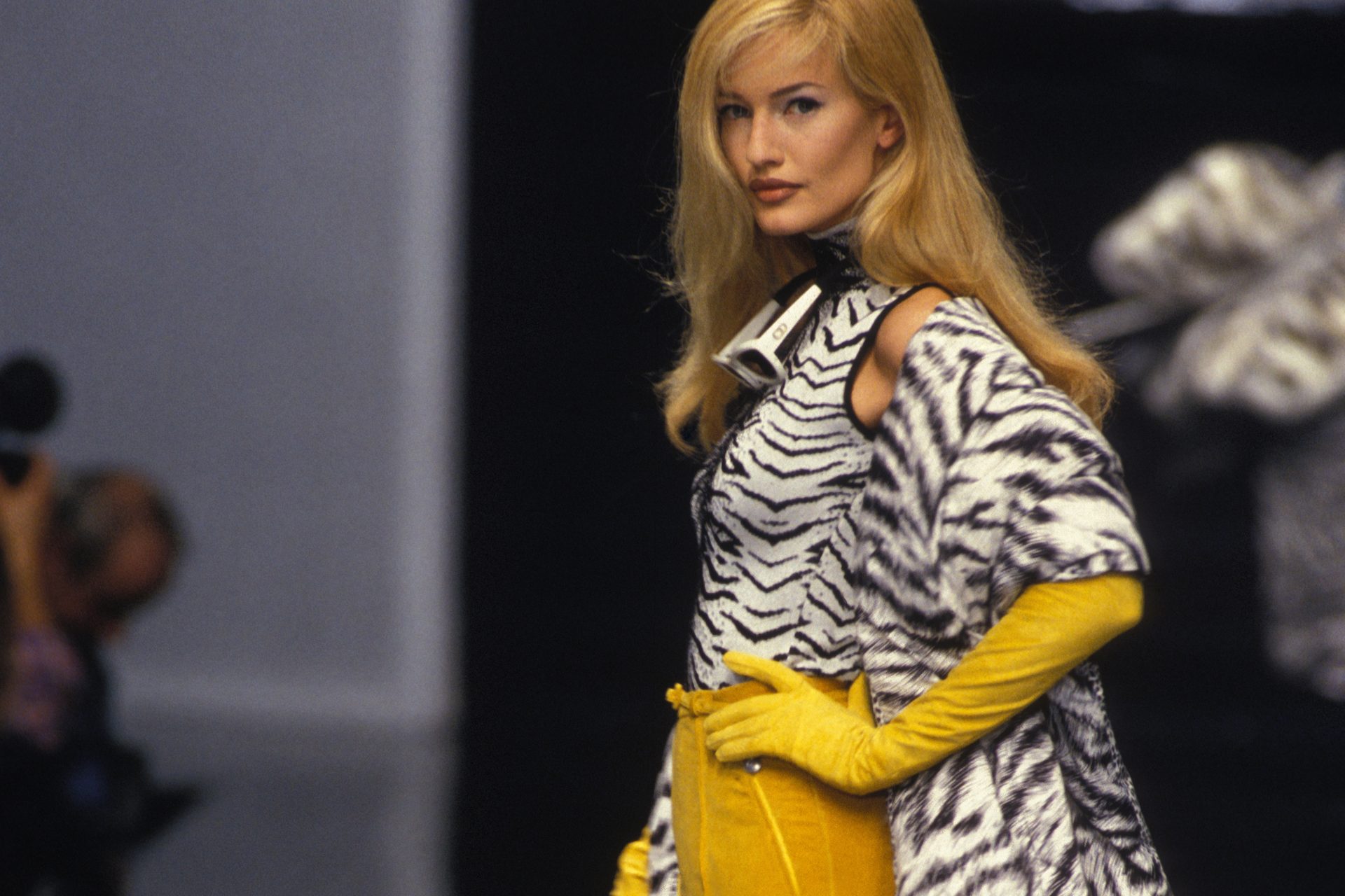 Karen Mulder: viaggio nella vita turbolenta di un'icona della moda ...