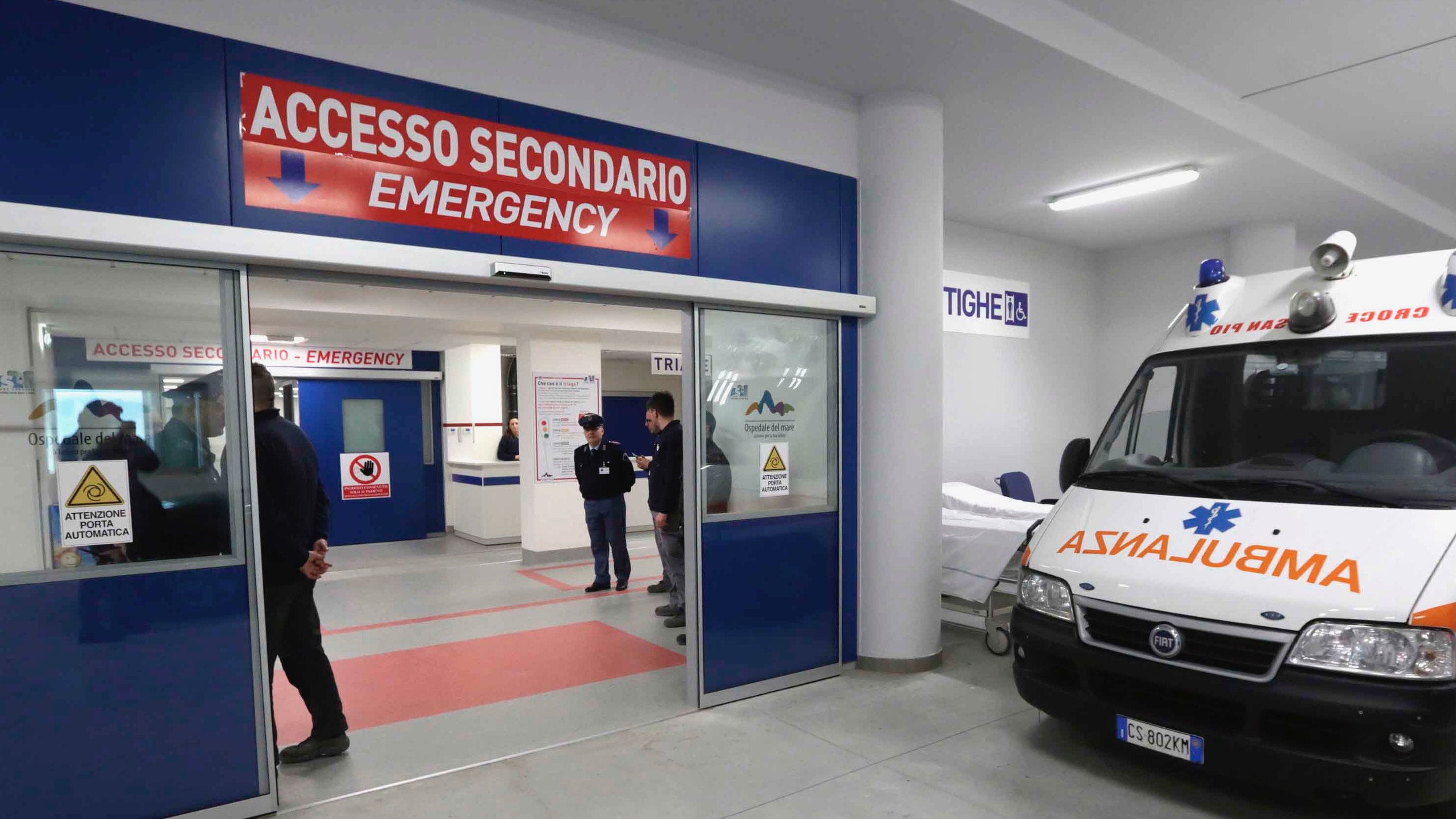 Terrore all’Ospedale del Mare, infermieri picchiati e area triage ...