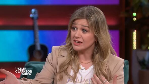 Kelly Clarkson's team 'lost respect' for star after 'blindsiding' Las ...