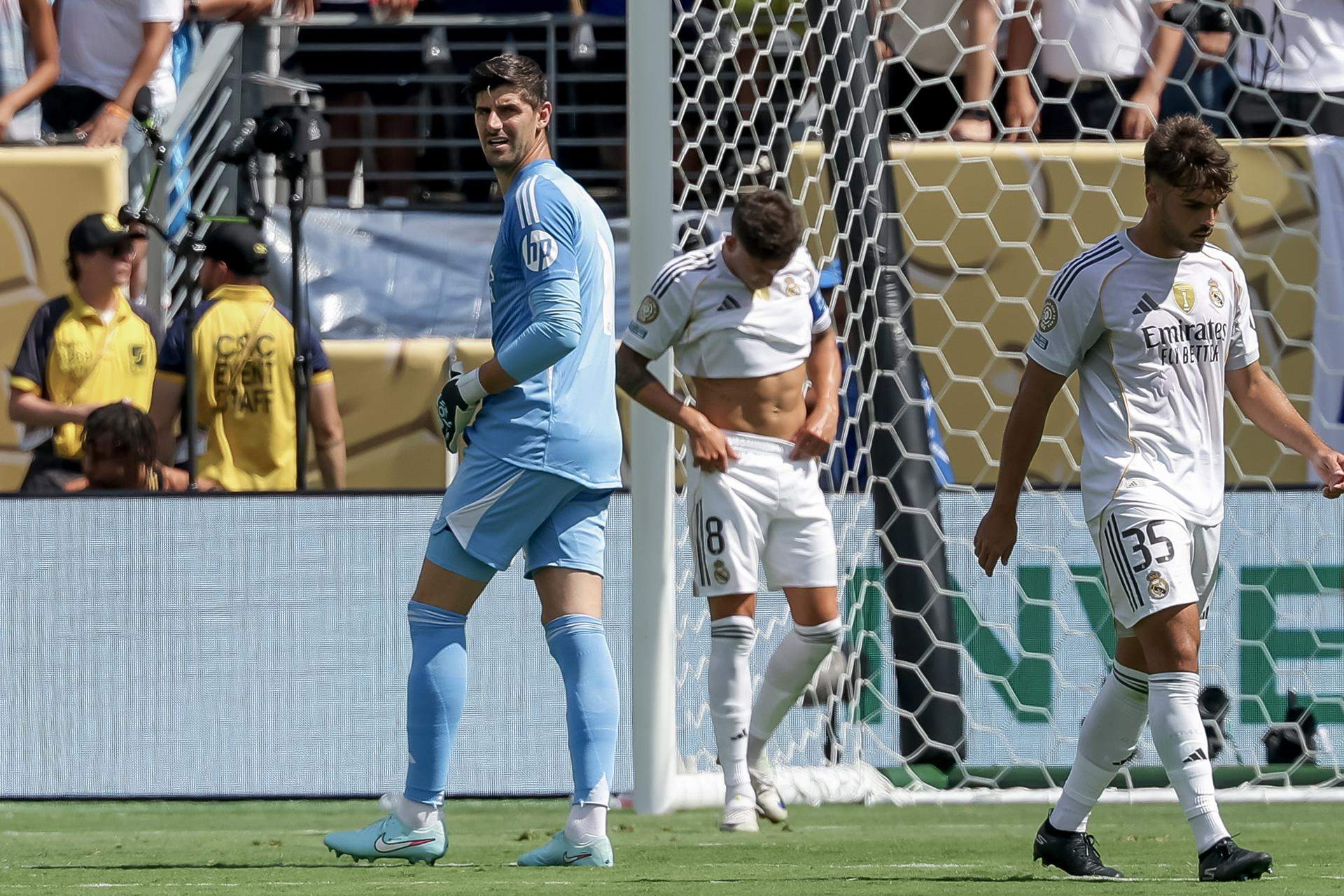 Courtois se queja que el Real Madrid, por momentos, juga con diez