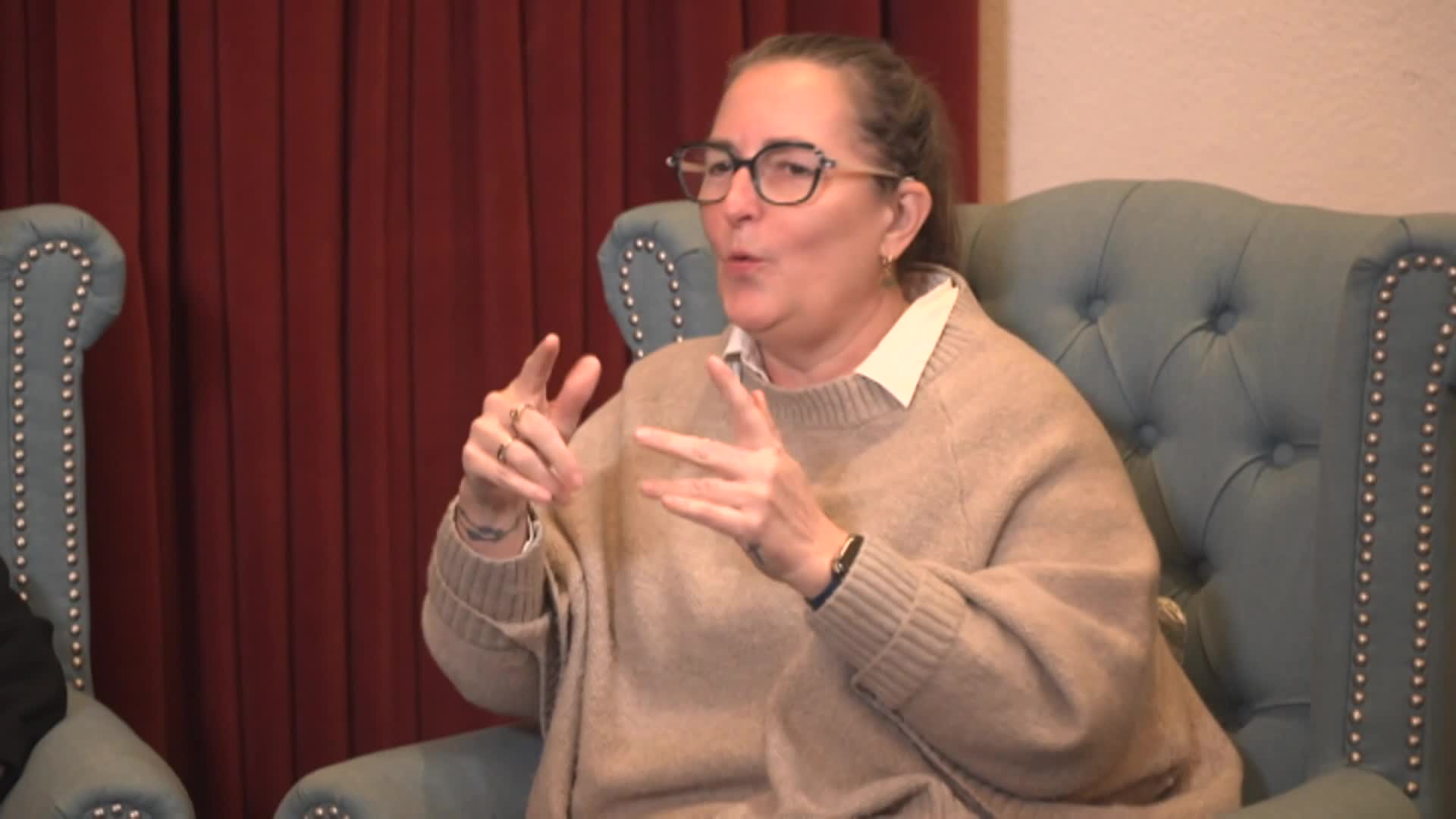 Auslan interpreters make live music accessible to deaf community