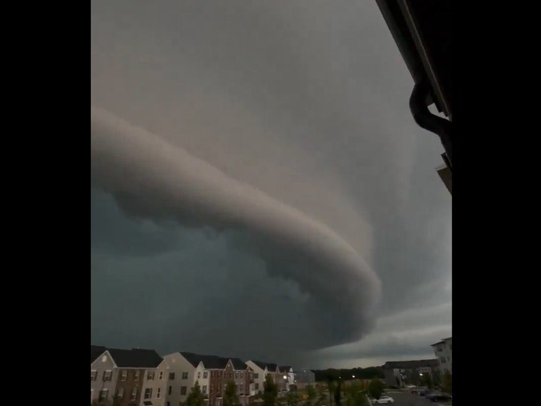 Huge ring cloud rolls over Maryland