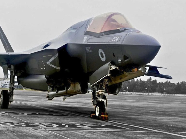 A British F35 fighter jet stranded in India may finally fly back home ...