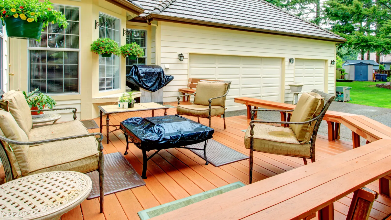 Genius hacks to maximize small patio outdoor spaces