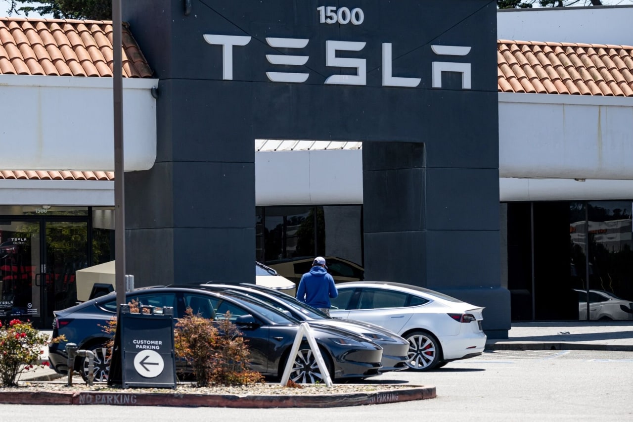 Tesla Board Sets Nov. 6 as Date of Annual Meeting