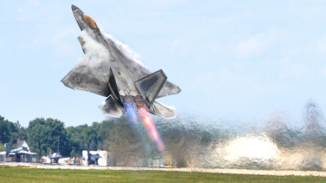 US F-22 Raptor Rockets Vertical on Takeoff with Full Afterburner