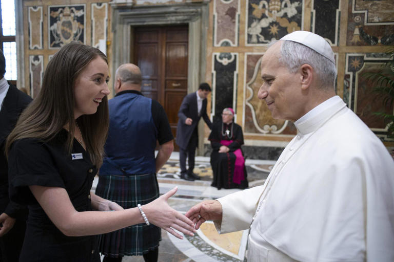 Derry woman meets the Pope and gifts him a plaque of Sister Clare