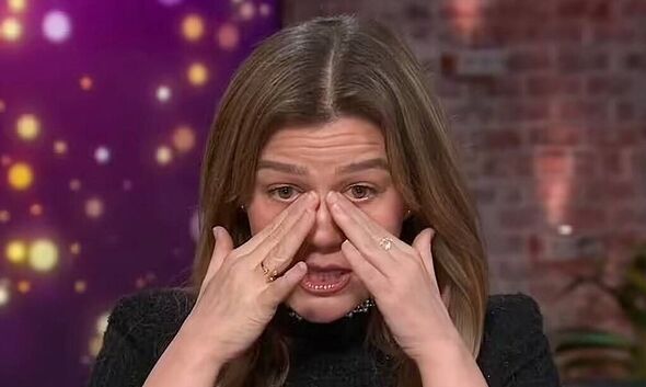 Kelly Clarkson's team 'lost respect' for star after 'blindsiding' Las ...