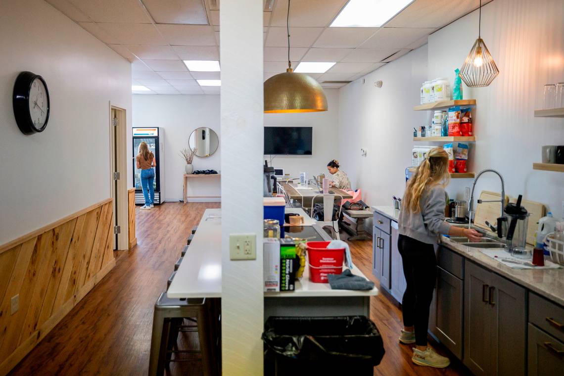 Kitchen Shift celebrates a year of serving healthy meals, smoothies in ...