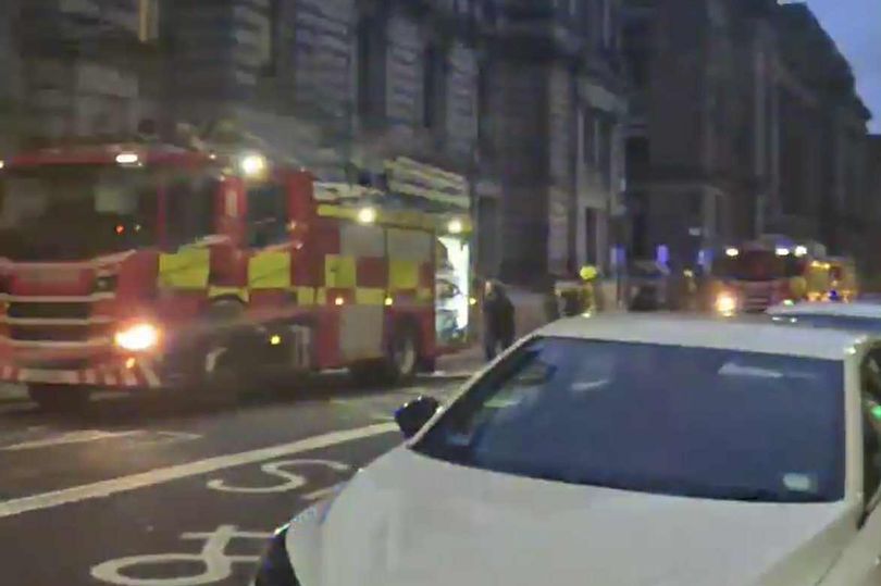 Fire crews race to Glasgow City Chambers amid blaze in city centre building