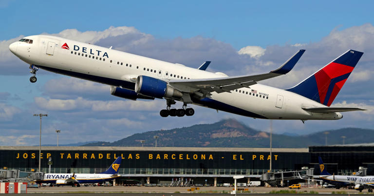 Delta shares jump 13% after airline reinstates 2025 profit outlook as ...