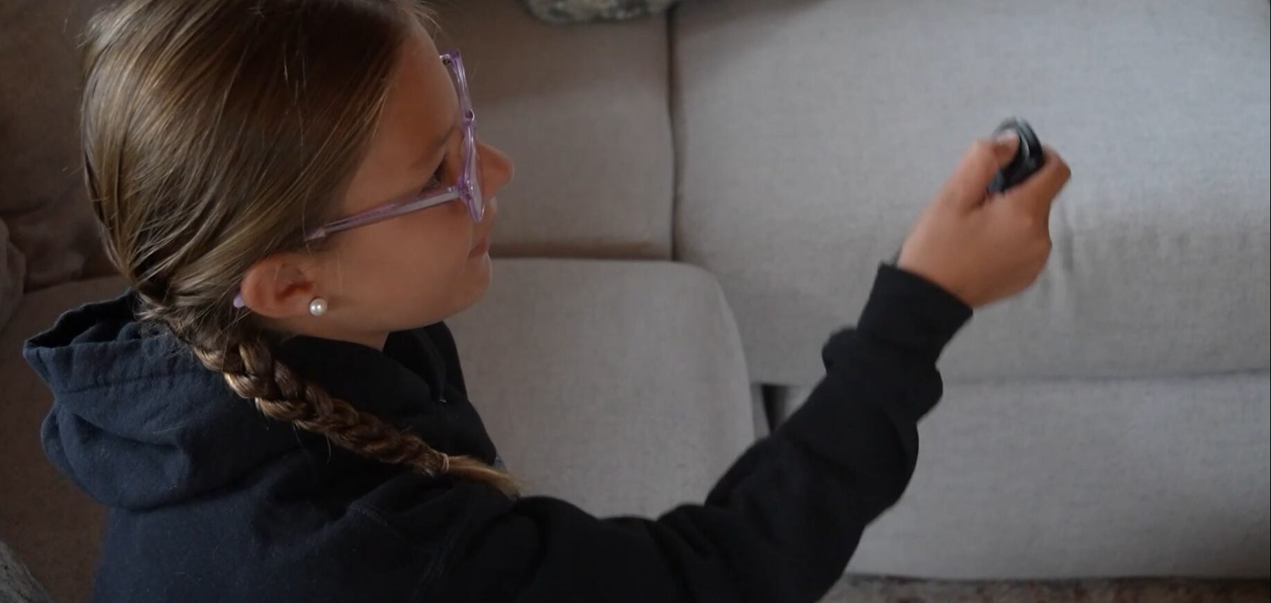 Therapists warn of screen time dangers as kids spend more time on their ...