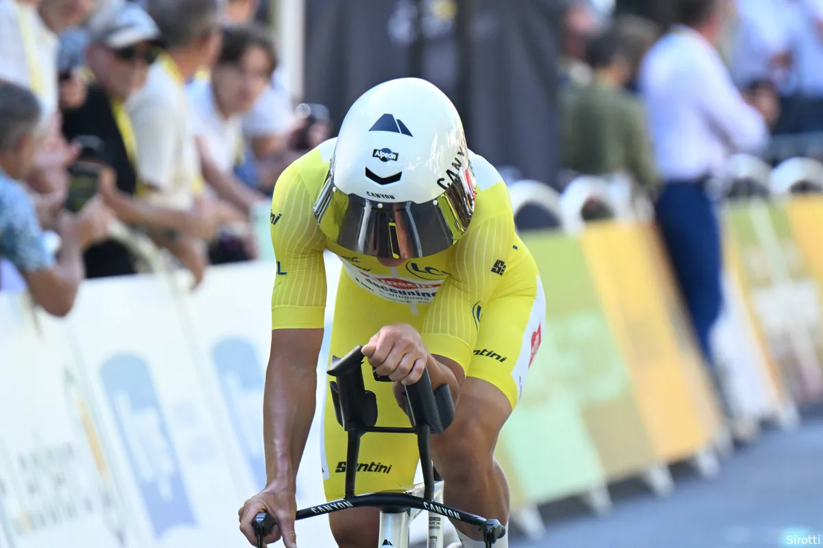 Mathieu van der Poel komt daags na verliezen geel nog terug op tijdrit ...