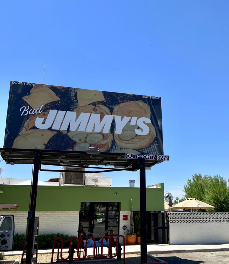 One of the best burger restaurants in Phoenix has a new, bigger location