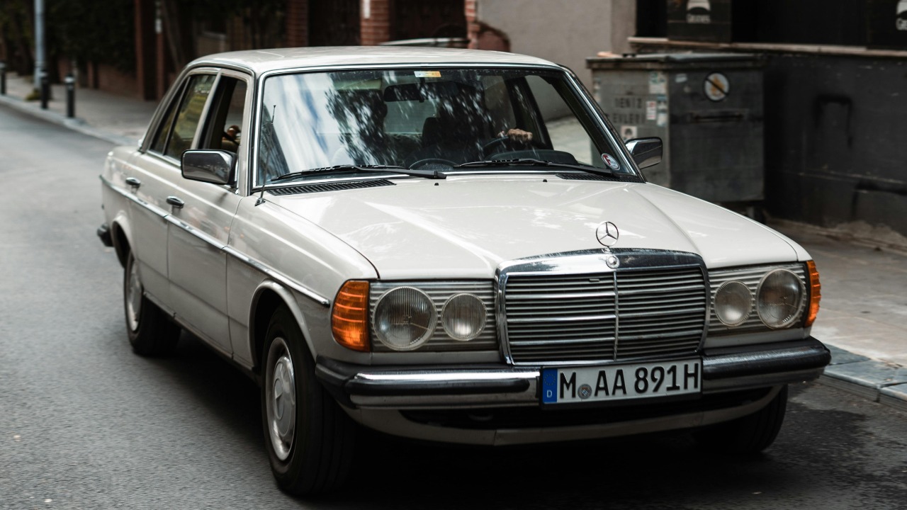 9 Old Cars That Will Outlive Modern Hybrids