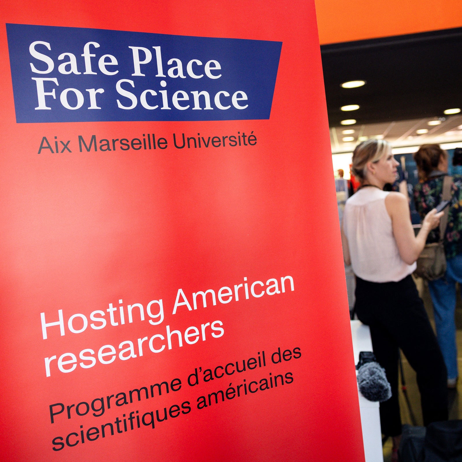 French university courts American researchers seeking "scientific asylum"