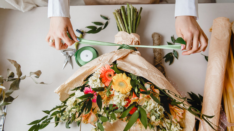 How To Arrange Fresh-Cut Flowers Like A Professional Florist