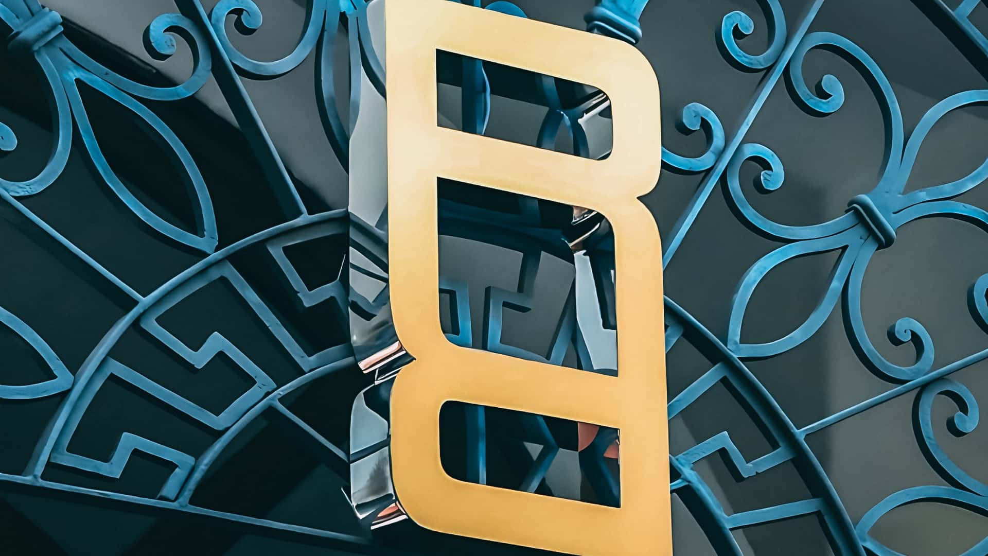 Range Rover's New Logo Is Goofy As Hell