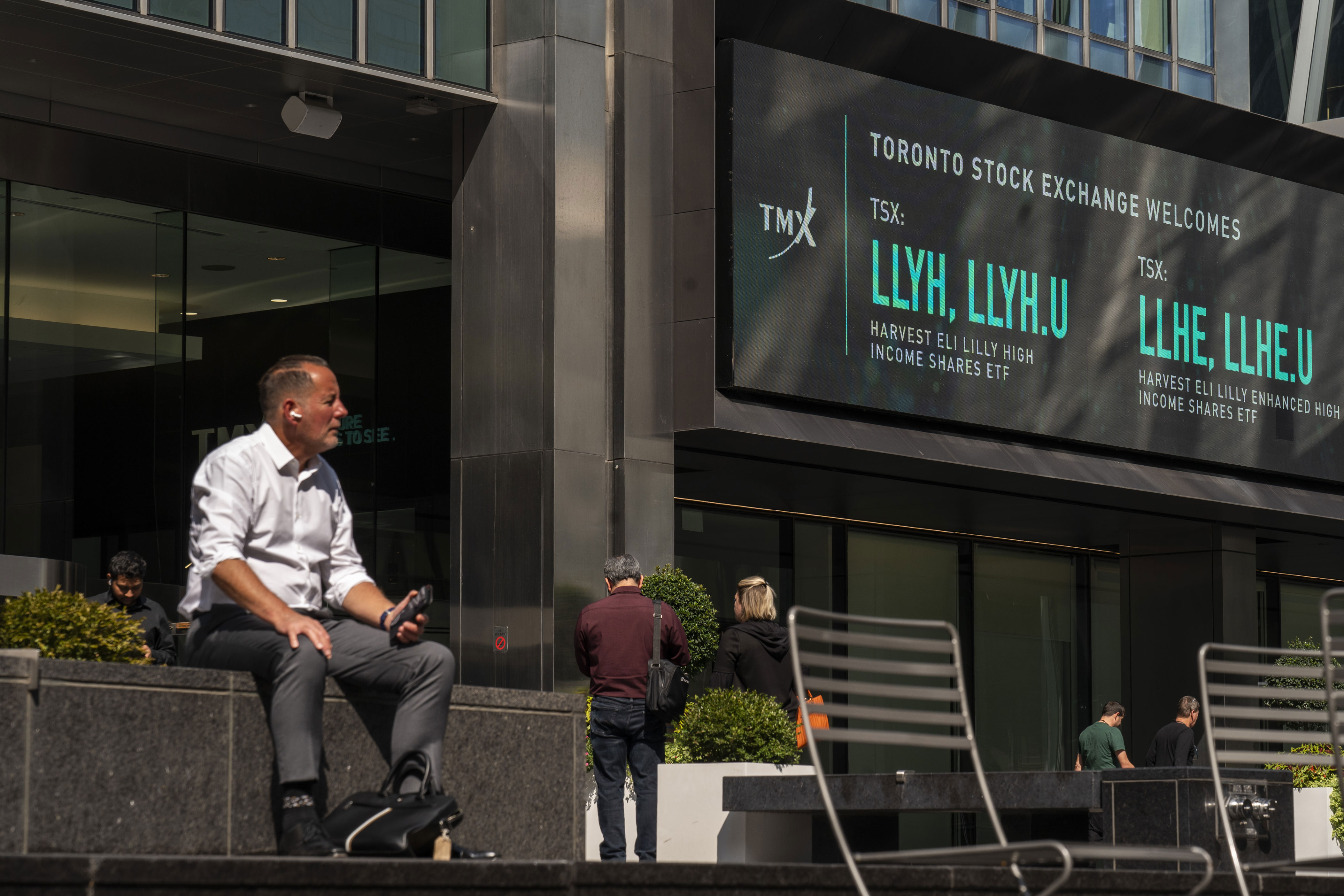 TSX dividend stocks: CIBC predicts 'powerful' exodus from GICs through 2025