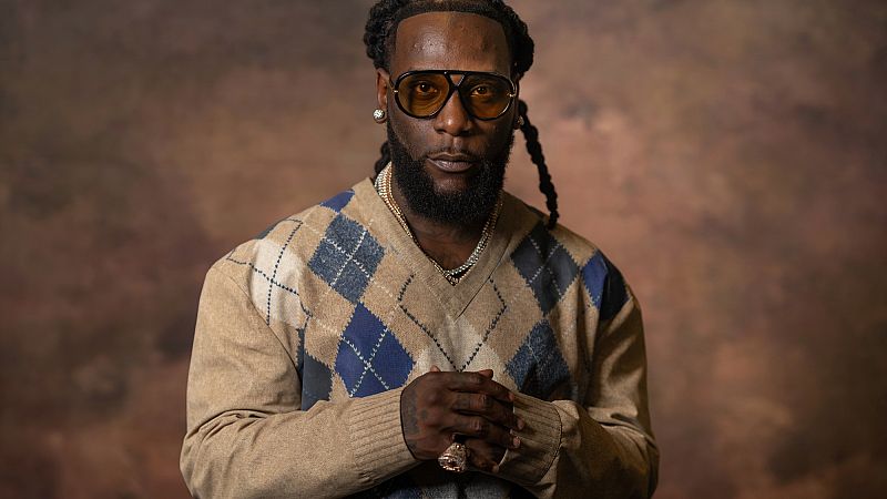 Nouveau cap pour Burna Boy avec “No Sign of Weakness”, un album XXL